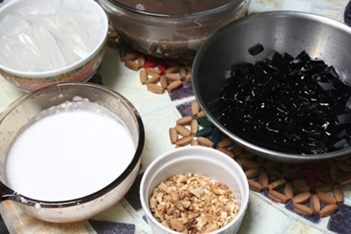 Clip: Kinh hoàng công nghệ sản xuất thạch đen ở Hà Nội | Giáo dục Việt Nam