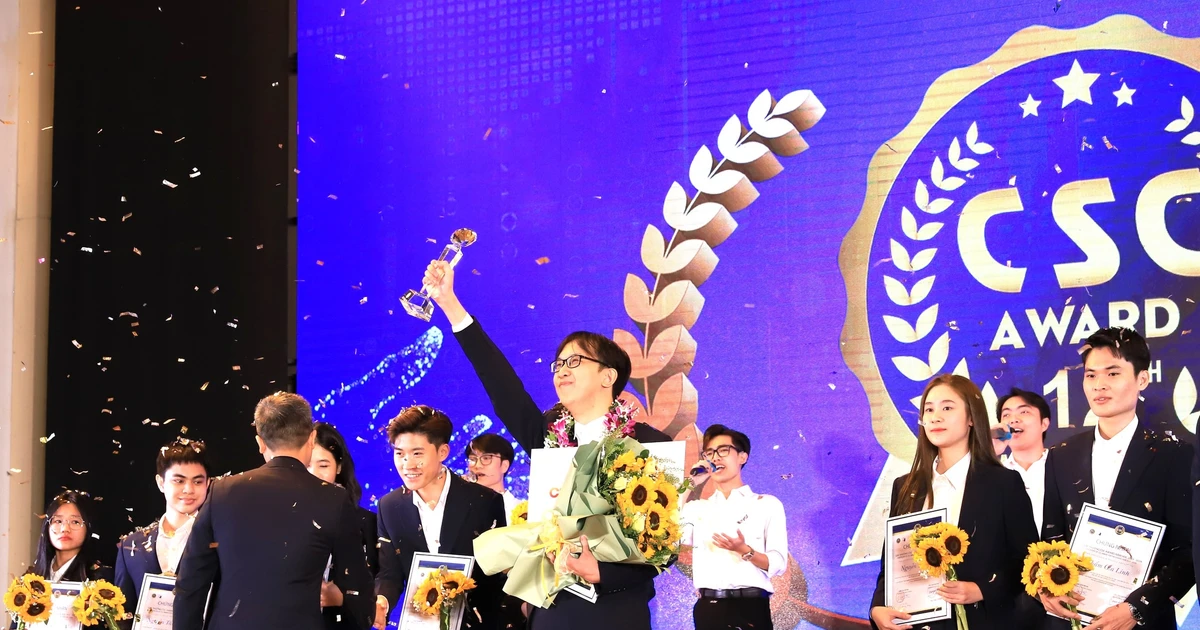 Lễ trao giải CSC 2024: Vinh danh nhiều sinh viên xuất sắc của ĐH Xây dựng Hà Nội | Giáo dục Việt Nam