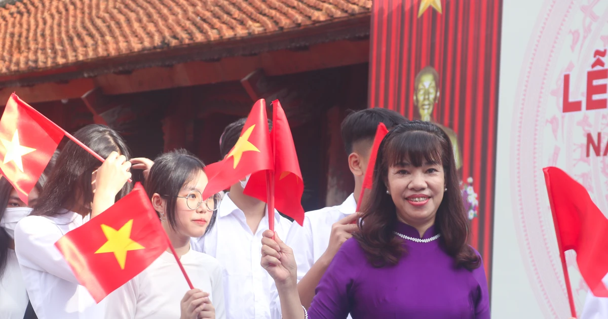 Bài học làm người qua công thức toán có "1 không 2" của trường Đinh ...