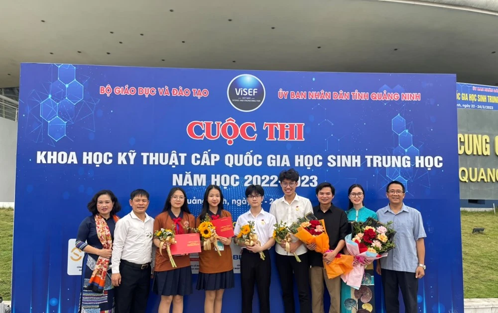 Dự án cánh tay robot cho người khuyết tật của HS Vĩnh Phúc đạt giải nhì thi KHKT | Giáo dục Việt Nam