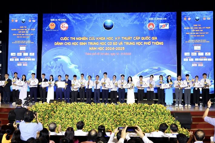 12 giải Nhất được trao tại Cuộc thi KHKT cấp quốc gia dành cho HS trung học | Giáo dục Việt Nam