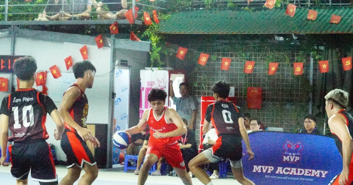 Giằng co kịch tính, đội U18 nam THPT Nguyễn Trãi đánh bại THPT Yên Hòa | Giáo dục Việt Nam